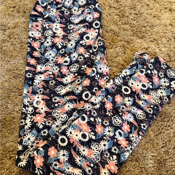 LuLaRoe | Pants & Jumpsuits | Lularoe Black And Pink Floral Leggings ...